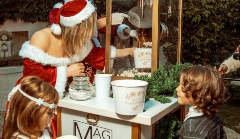 DEDA MRAZ I BABA MRAZICA STIGLI U BEOGRAD! Otvorena prva Novogodišnja ...